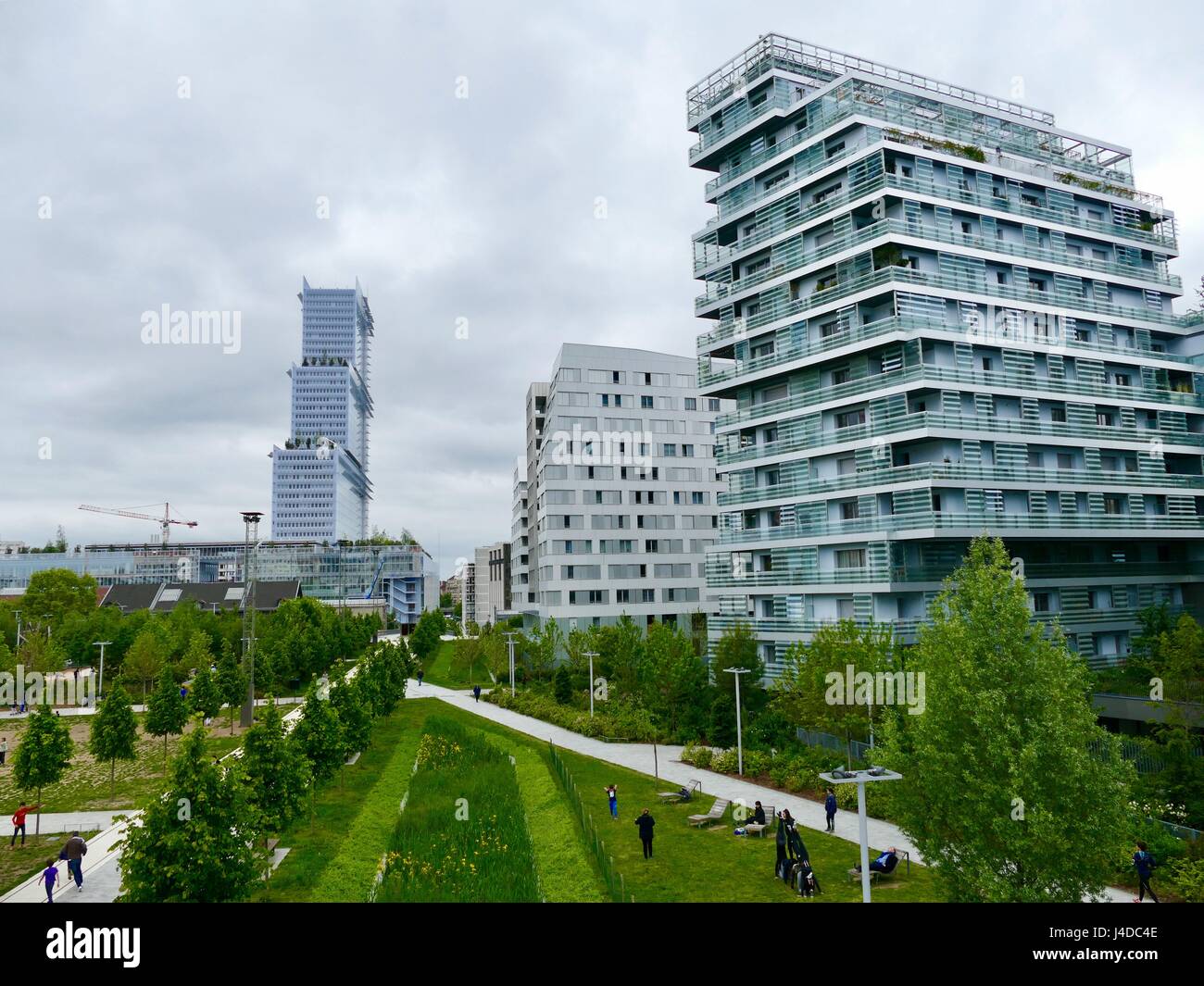 Urban growth around the Parc Martin Luther King in the Clichy ...