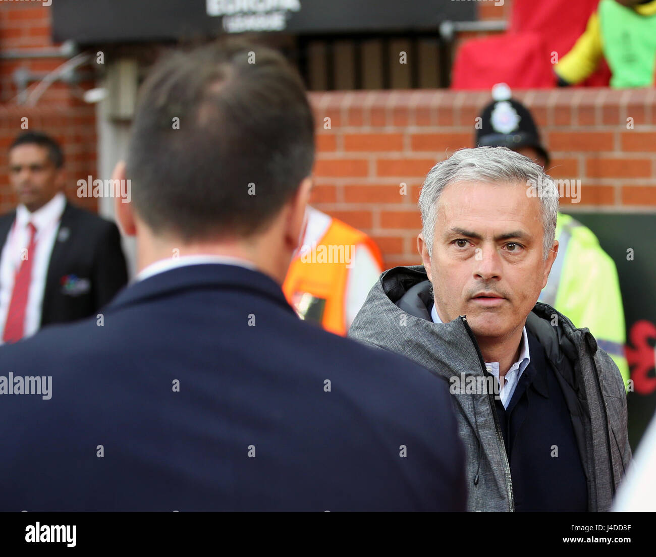 Manchester united trafford shake hi-res stock photography and images ...