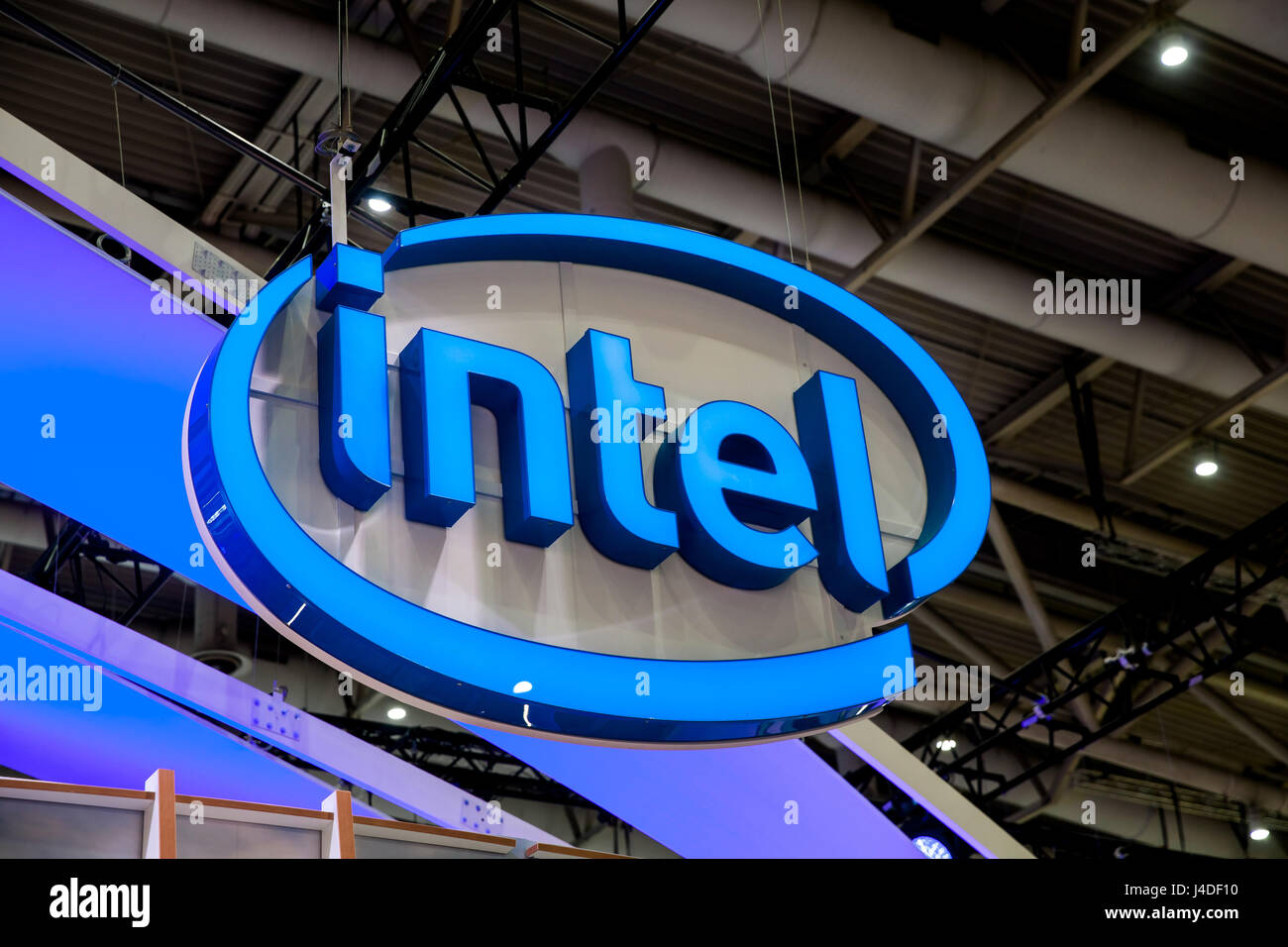 Intel logo hi-res stock photography and images - Alamy