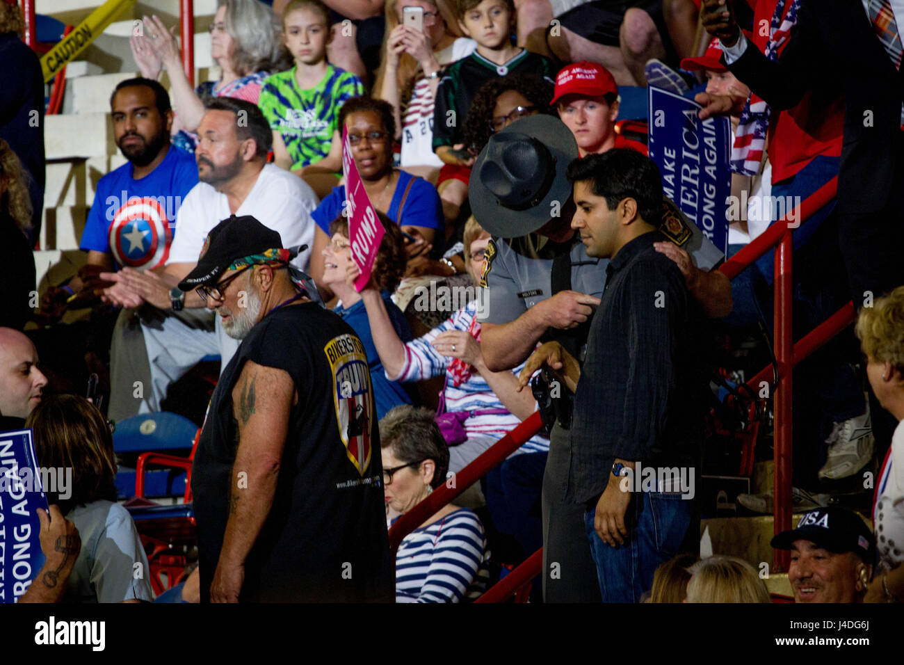 Bikers for trump hi-res stock photography and images - Alamy