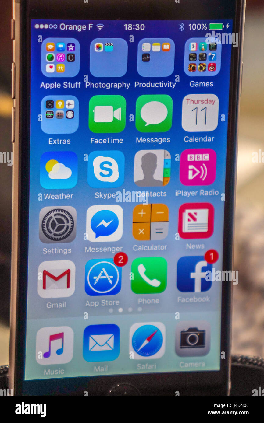 Apple iPhone 6 screen with colourful icons Stock Photo - Alamy