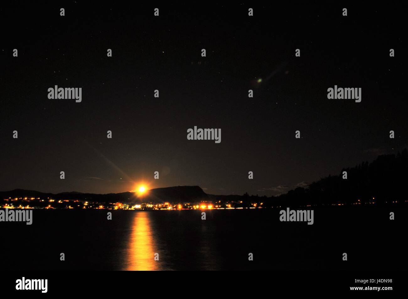 Wanaka Tree Night High Resolution Stock Photography and Images - Alamy