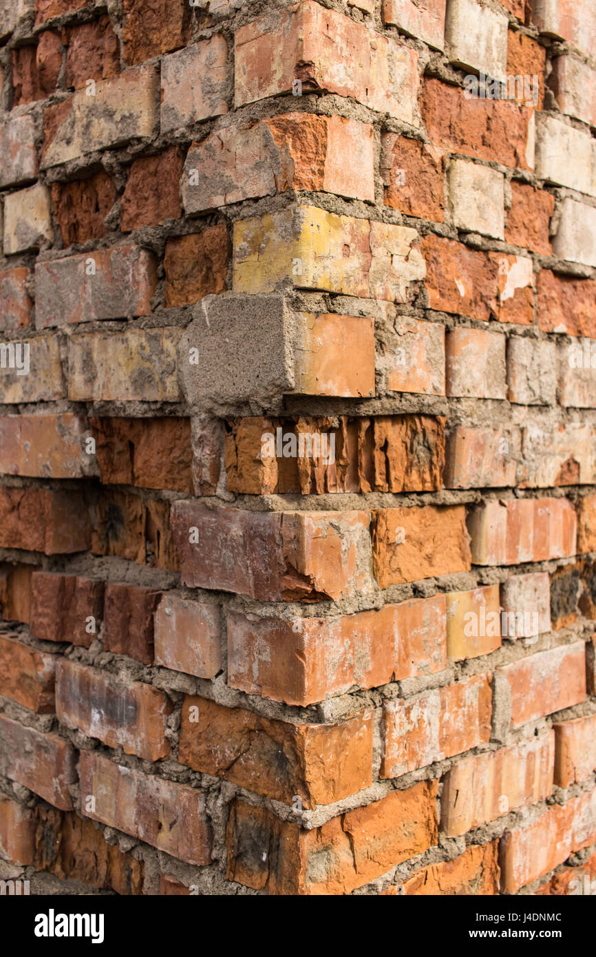 Broken brick wall corner hi-res stock photography and images - Alamy