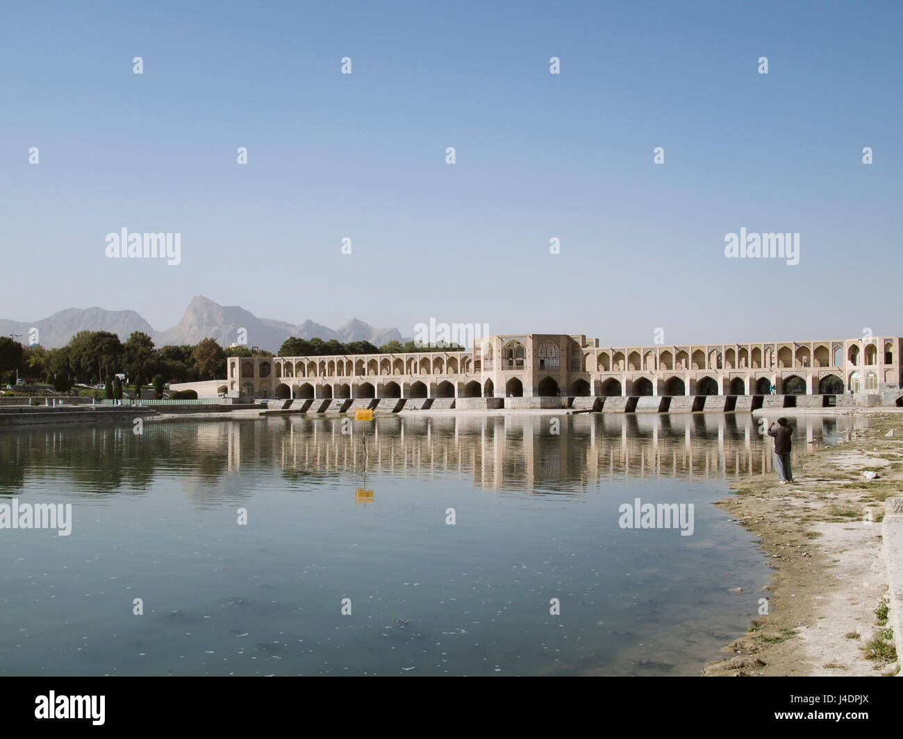 Khaju Bridge over the Zeyandeh River, Isfahan, Iran Stock Photo - Alamy