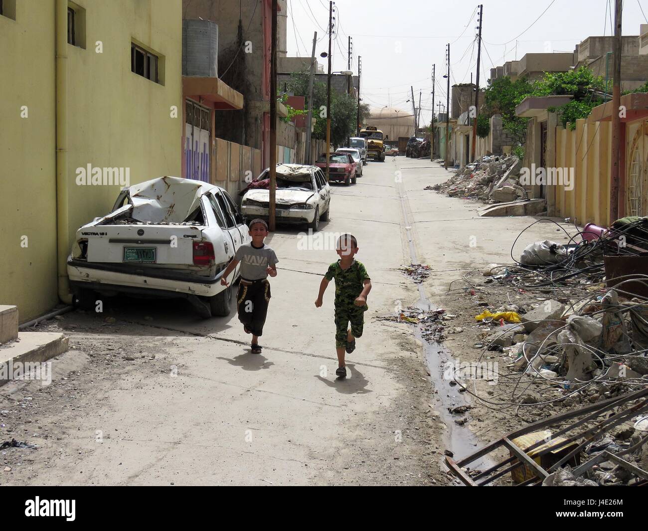 Civilians run iraq hi-res stock photography and images - Alamy