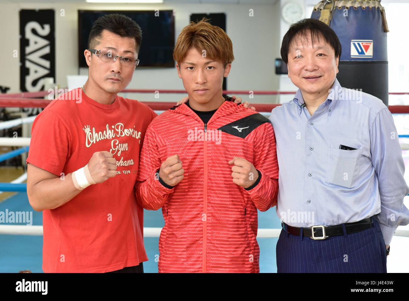 Yokohama, Kanagawa, Japan. 12th May, 2017. (L-R) Shingo Inoue, Naoya ...