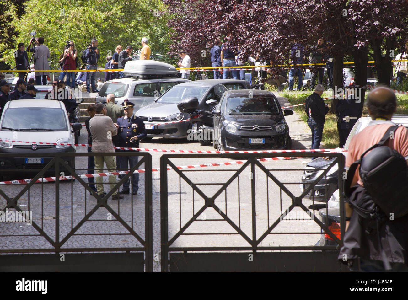 Rome, Italy. 12th May, 2017. Double explosion in Rome - Via Marmorata ...