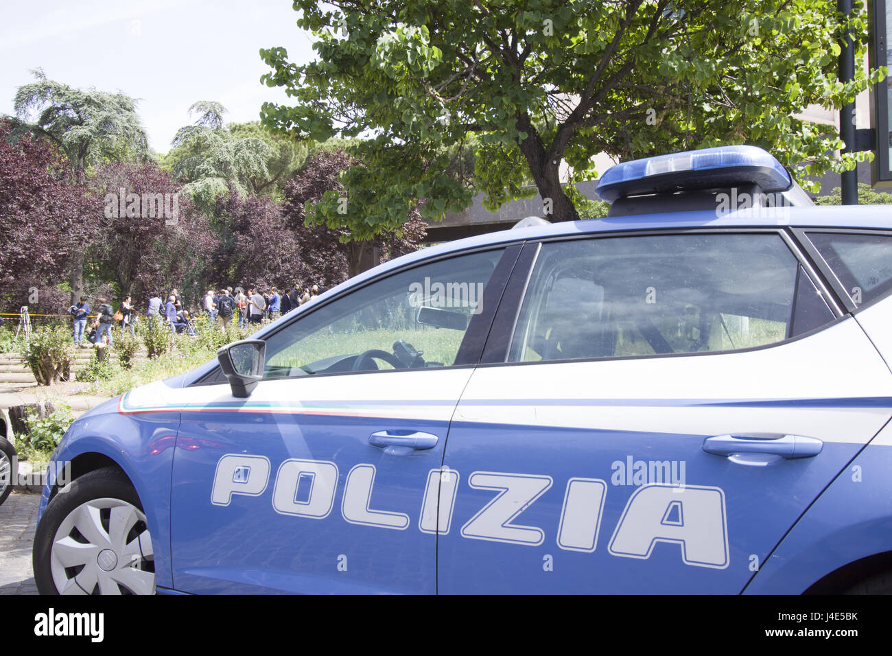 Rome, Italy. 12th May, 2017. Double explosion in Rome - Via Marmorata ...