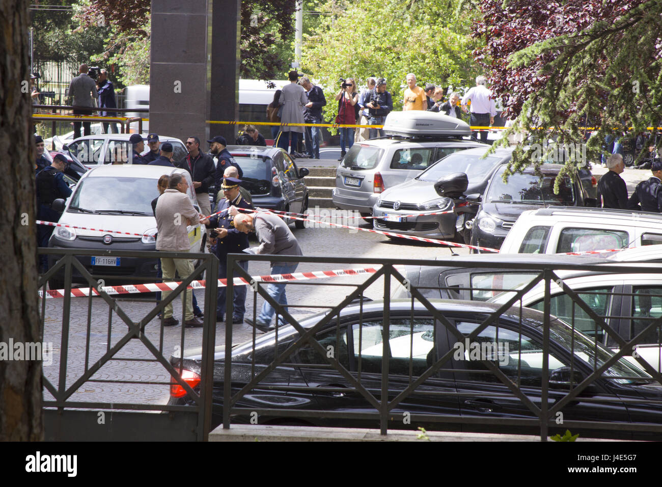 Crime scene police car post office hi-res stock photography and images ...