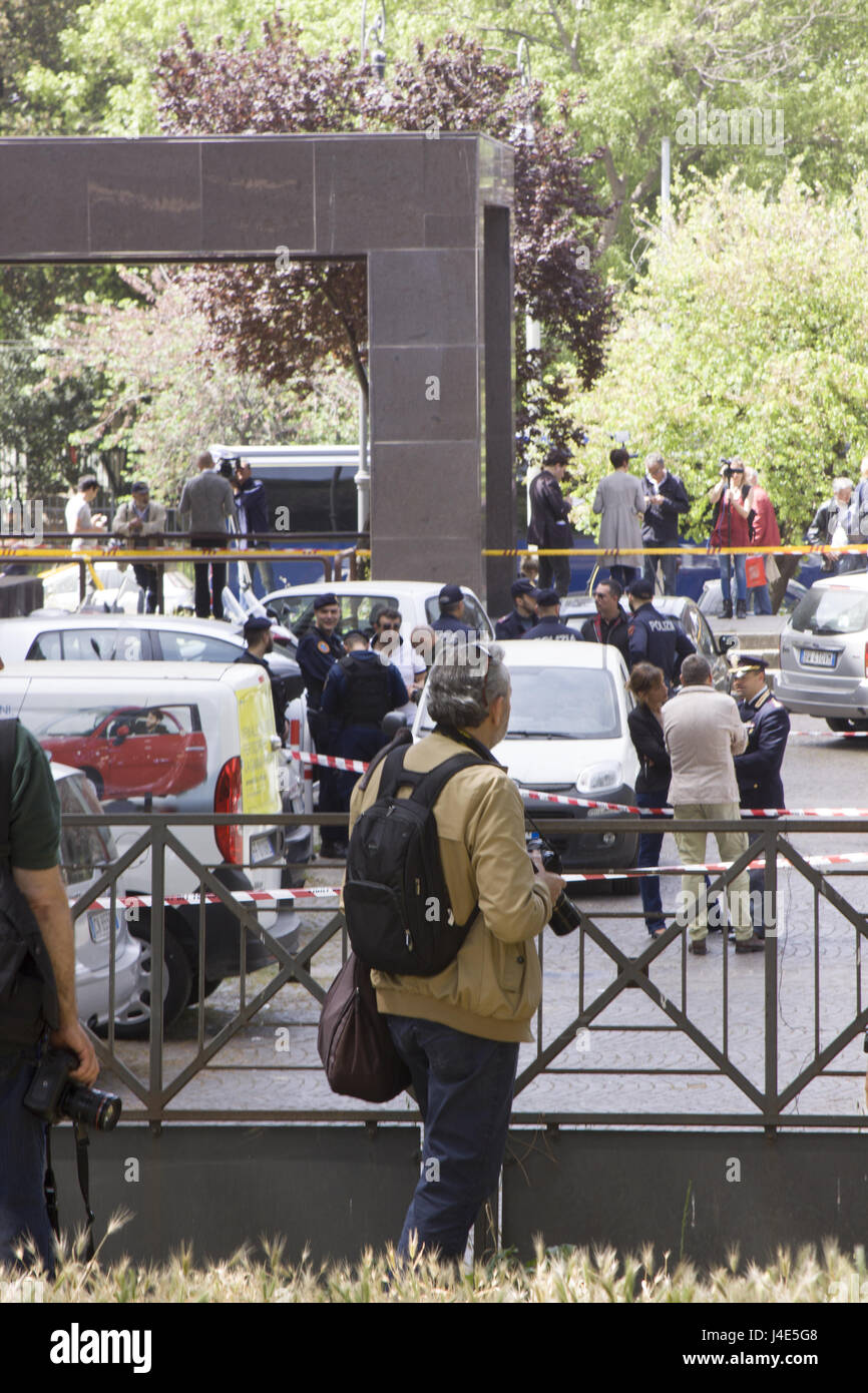 Rome, Italy. 12th May, 2017. Double explosion in Rome - Via Marmorata ...