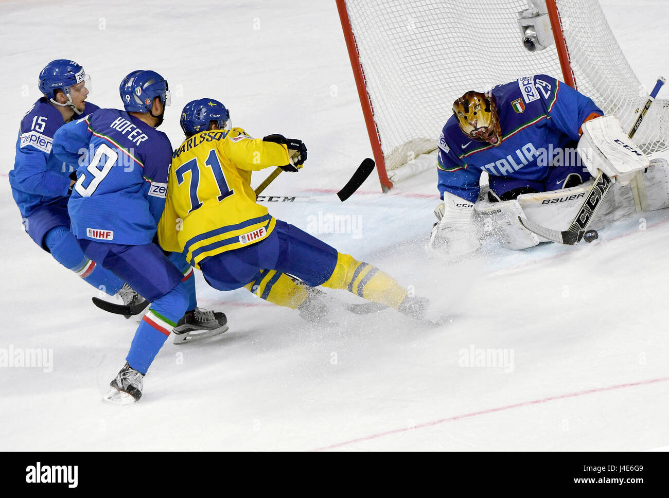 Cologne, Germany. 12th May, 2017. Italy's goalkeeper Frederic Cloutier ...