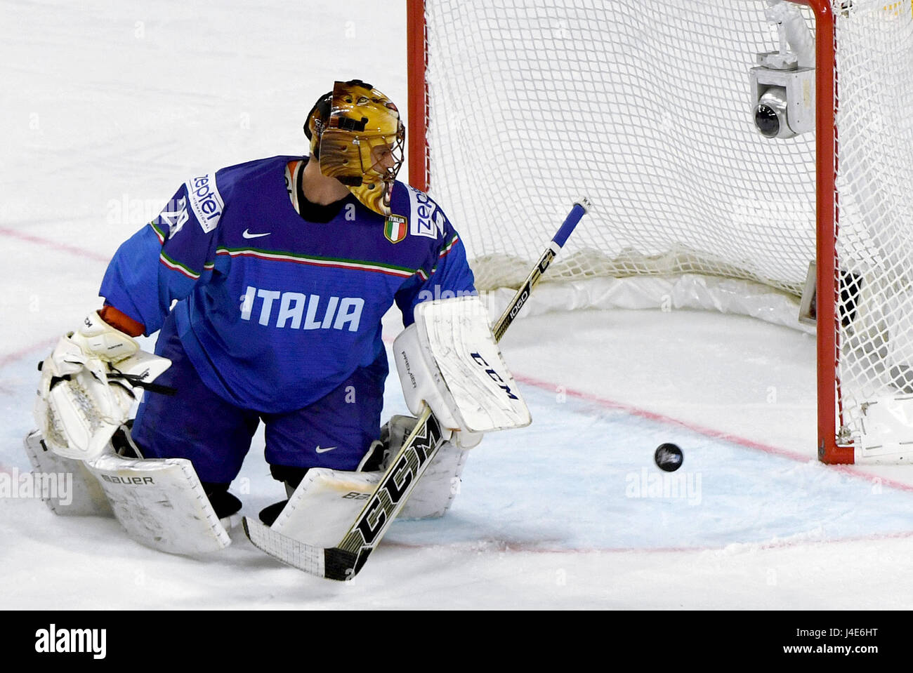 Cologne, Germany. 12th May, 2017. Italy's goalkeeper Frederic Cloutier ...