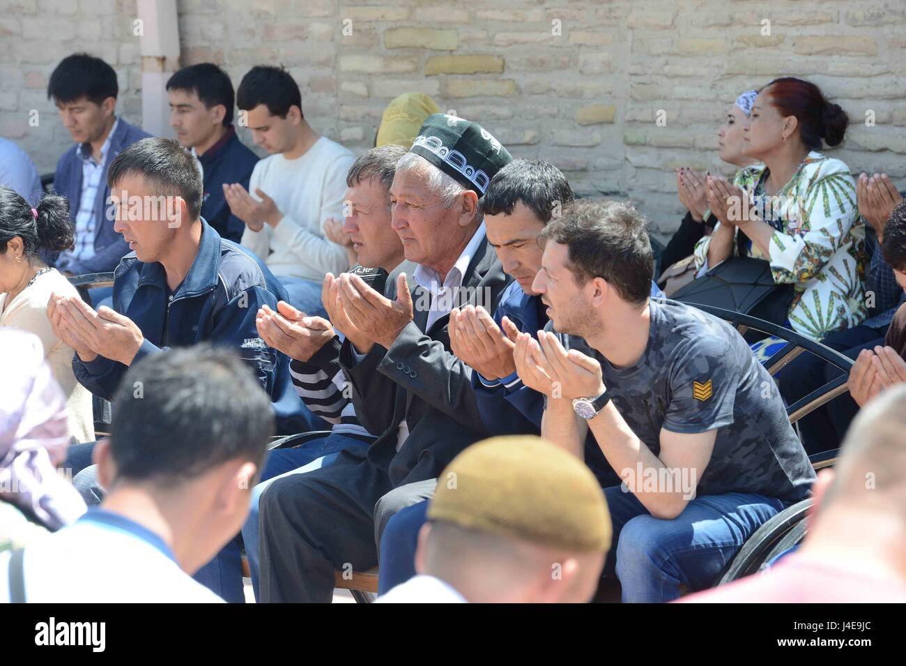 Samarkand. 8th May, 2017. People pray in front of the tomb of late ...