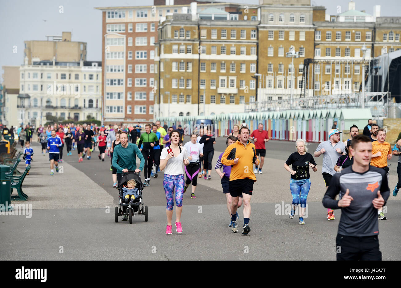 Running along brighton seafront hi-res stock photography and images - Alamy