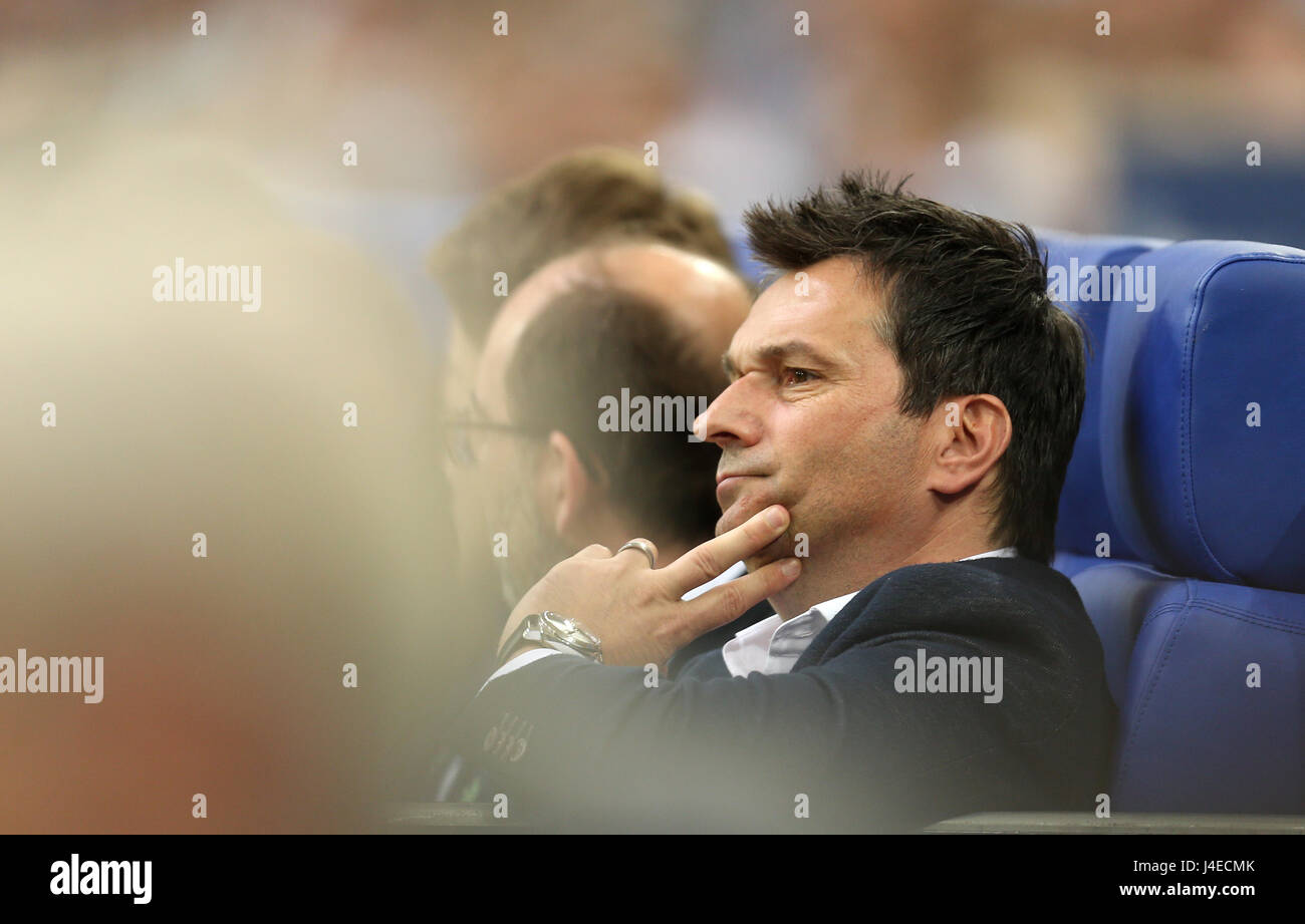 Gelsenkirchen, Germany. 13th May, 2017. Schalke's manager Christian ...