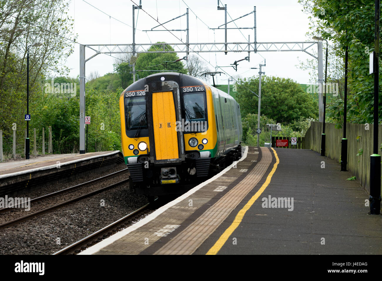London Midland class 350 electric train at Long Buckby station, Northamptonshire, England, UK ...