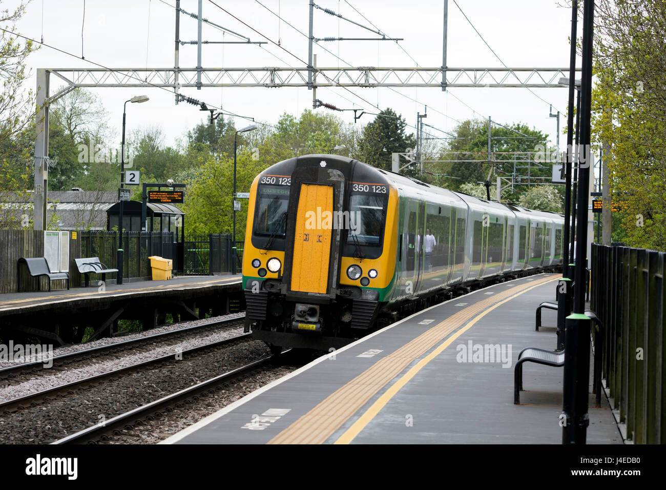 London Midland class 350 electric train at Long Buckby station ...