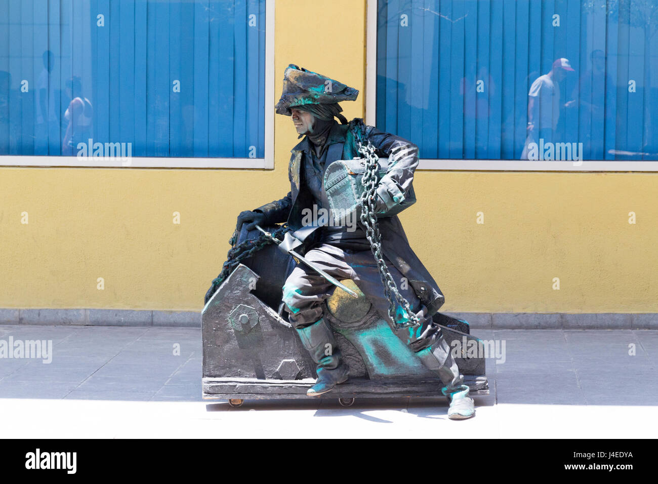 Pirates of the caribbean character hi-res stock photography and images ...