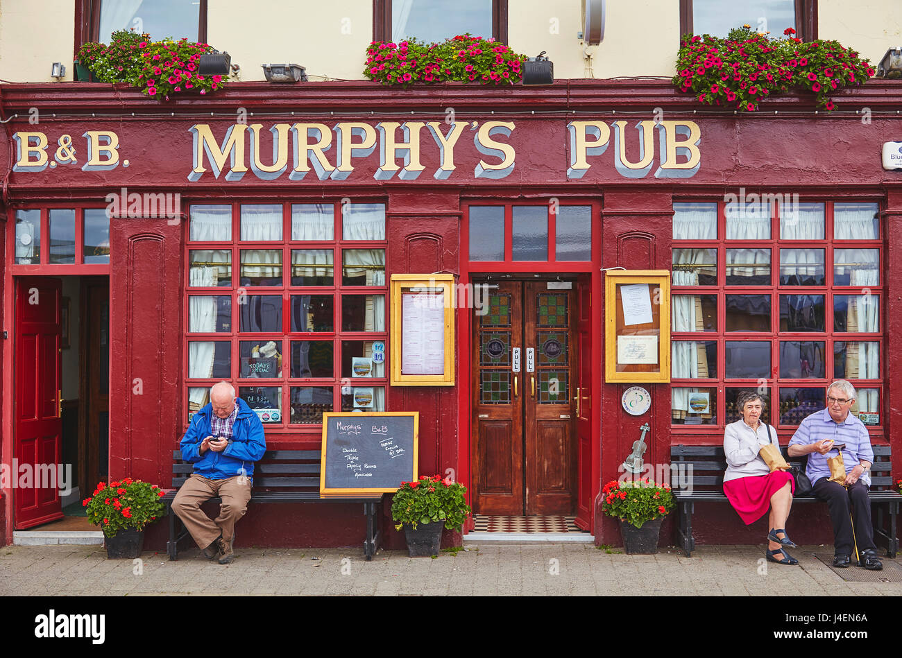 Pub dingle kerry hi-res stock photography and images - Alamy