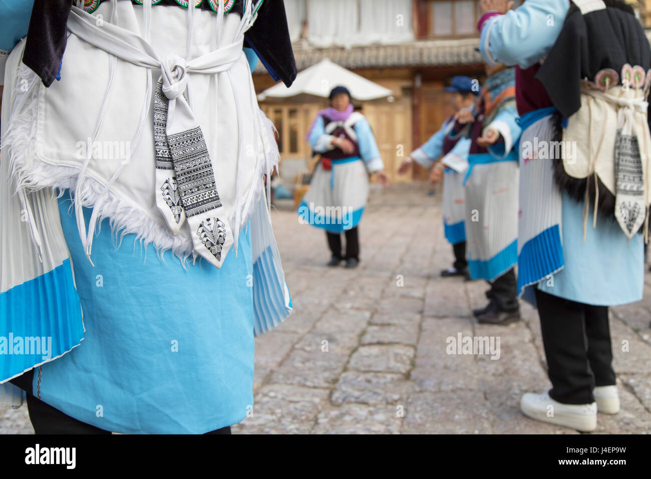 Naxi women performing dance hi-res stock photography and images - Alamy