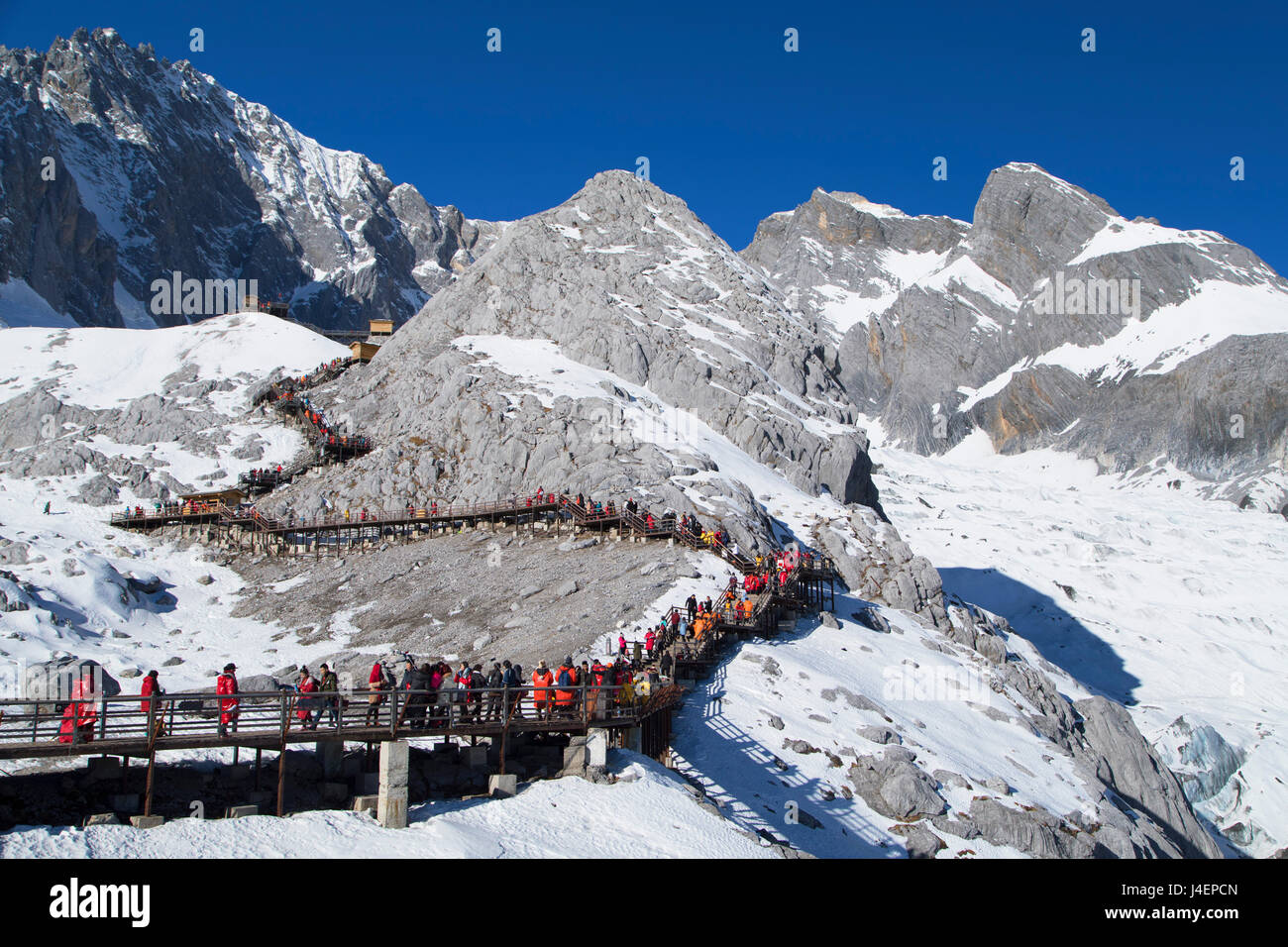 Tourists on Jade Dragon Snow Mountain (Yulong Xueshan), Lijiang, Yunnan ...