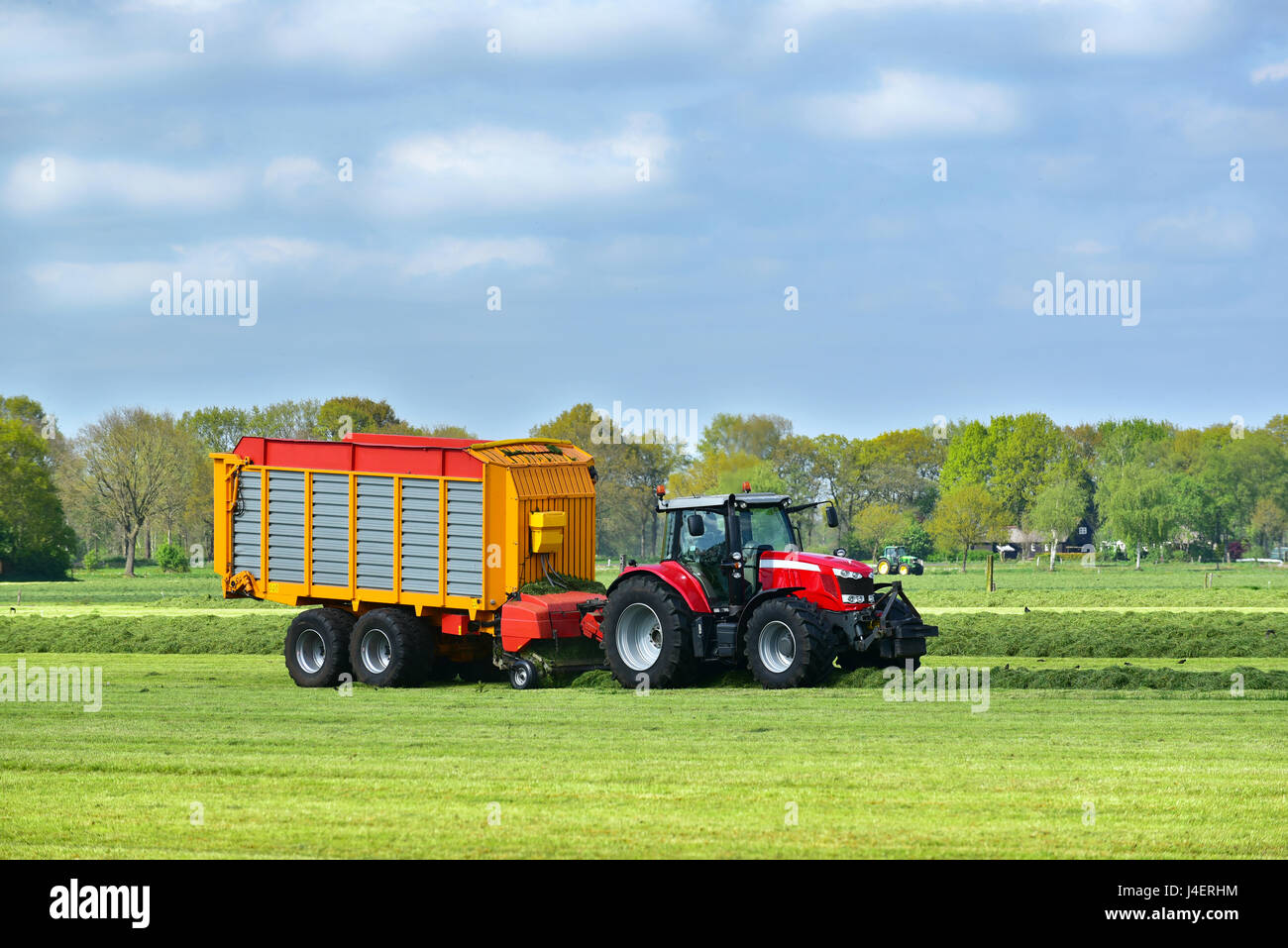 Self loading hi-res stock photography and images - Alamy
