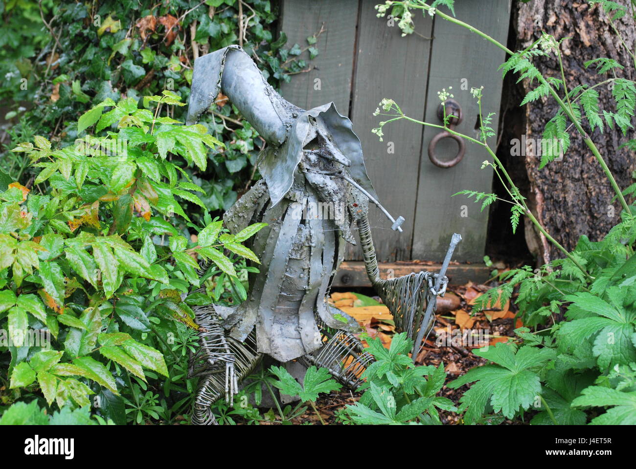 Garden creatures hi-res stock photography and images - Alamy