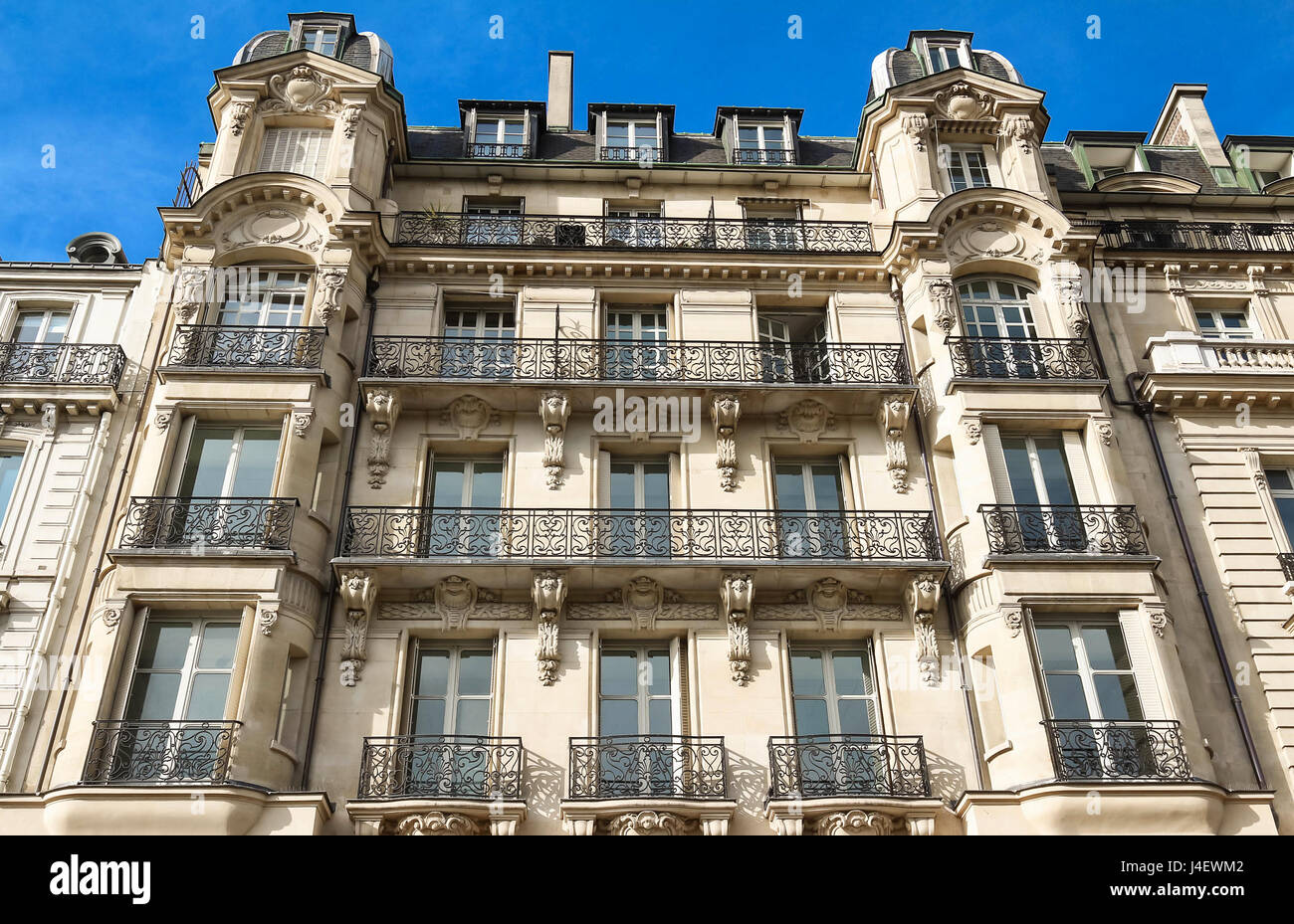 The facade of Parisian building, France Stock Photo - Alamy