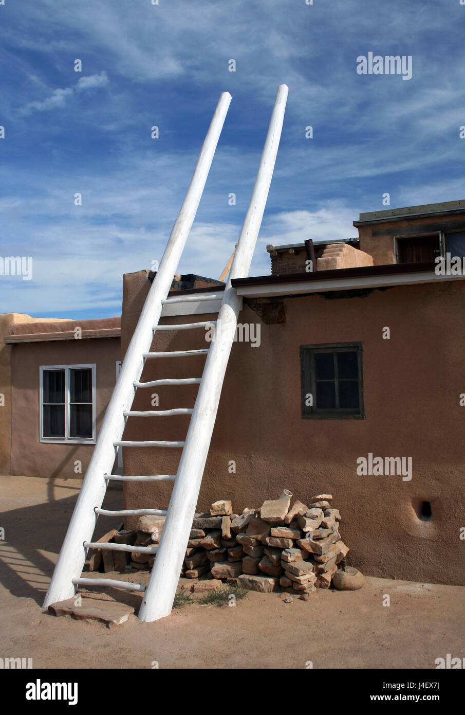 Pueblo ladder hi-res stock photography and images - Alamy