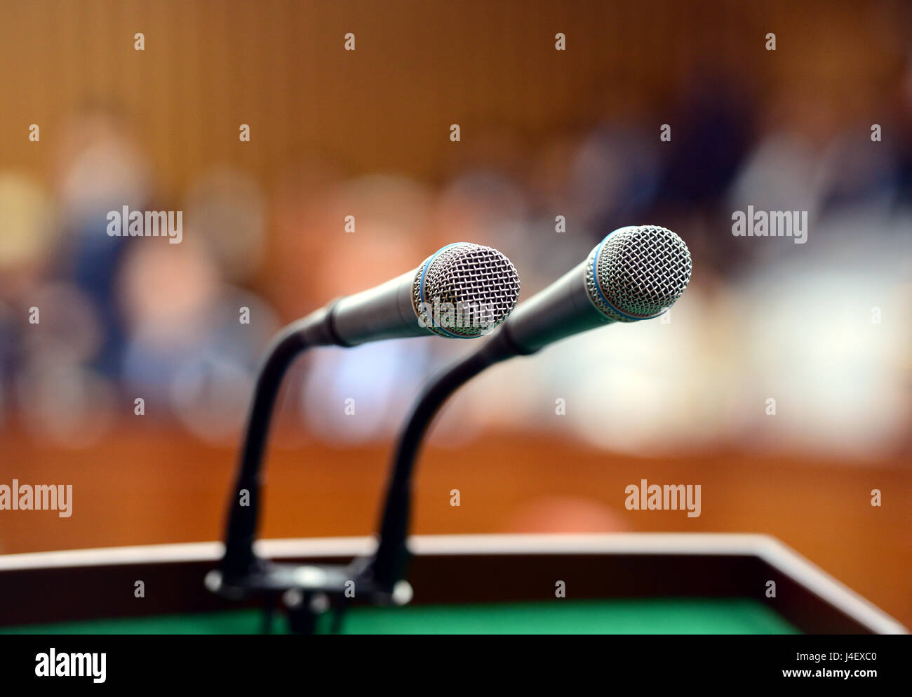 Microphones podium news conference hi-res stock photography and images ...