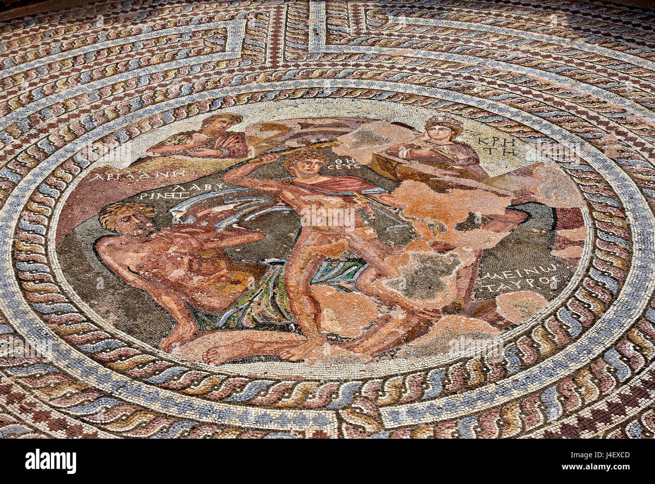 Theseus labyrinth hi-res stock photography and images - Alamy