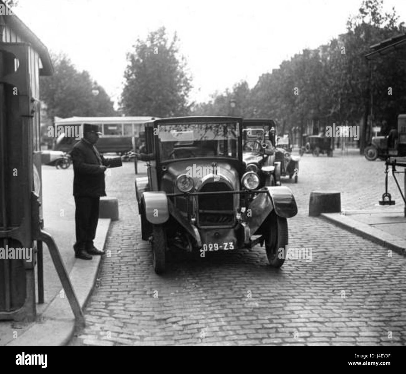 The 'Octroi Porte Maillot Paris 1924' refers to a historical image of ...