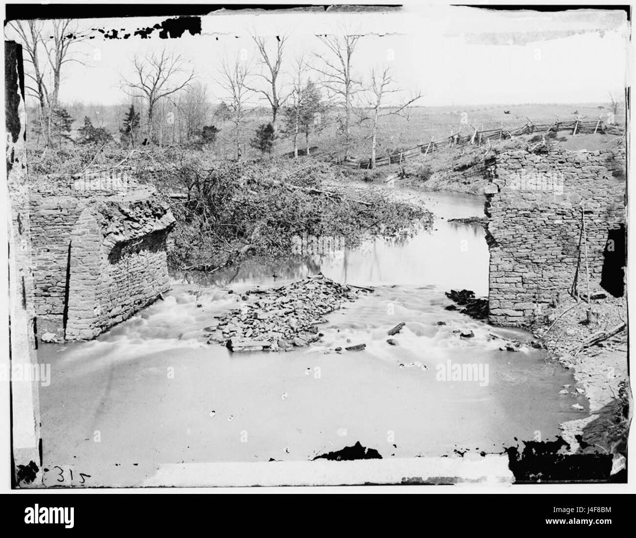 Stone bridge bull run Black and White Stock Photos & Images - Alamy