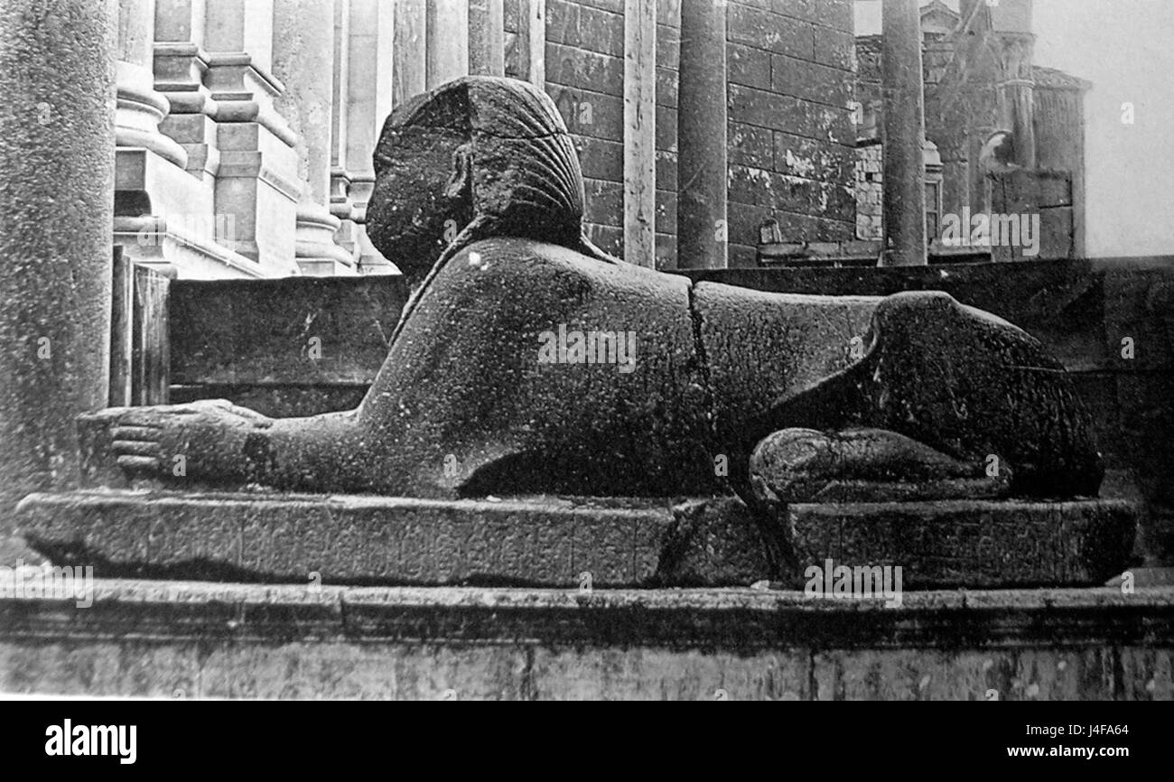 SPLIT Sphinx peristyle Stock Photo - Alamy