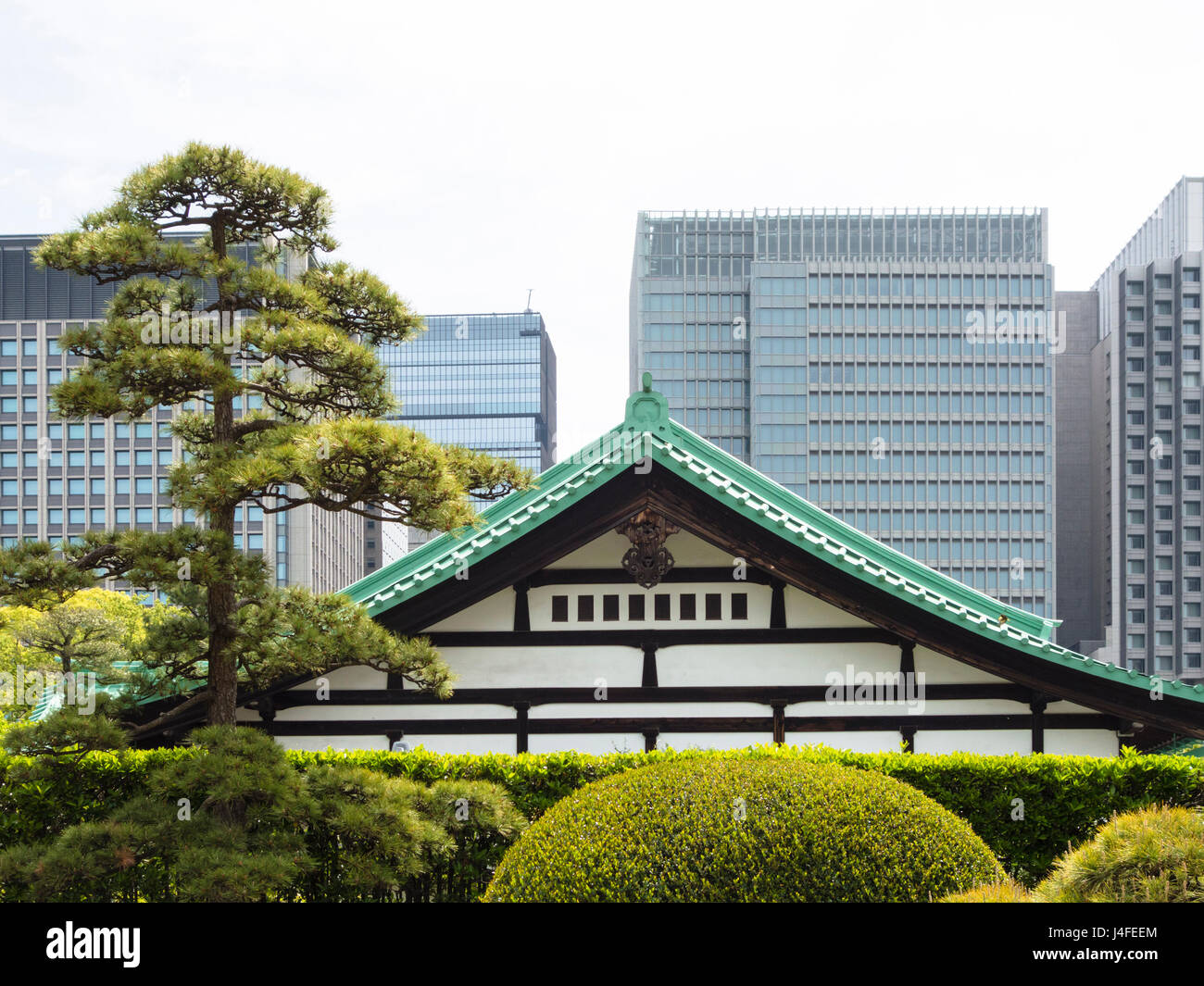 Imperial Palace Tokyo: Eastern gardens and Marunouchi buildings Stock ...