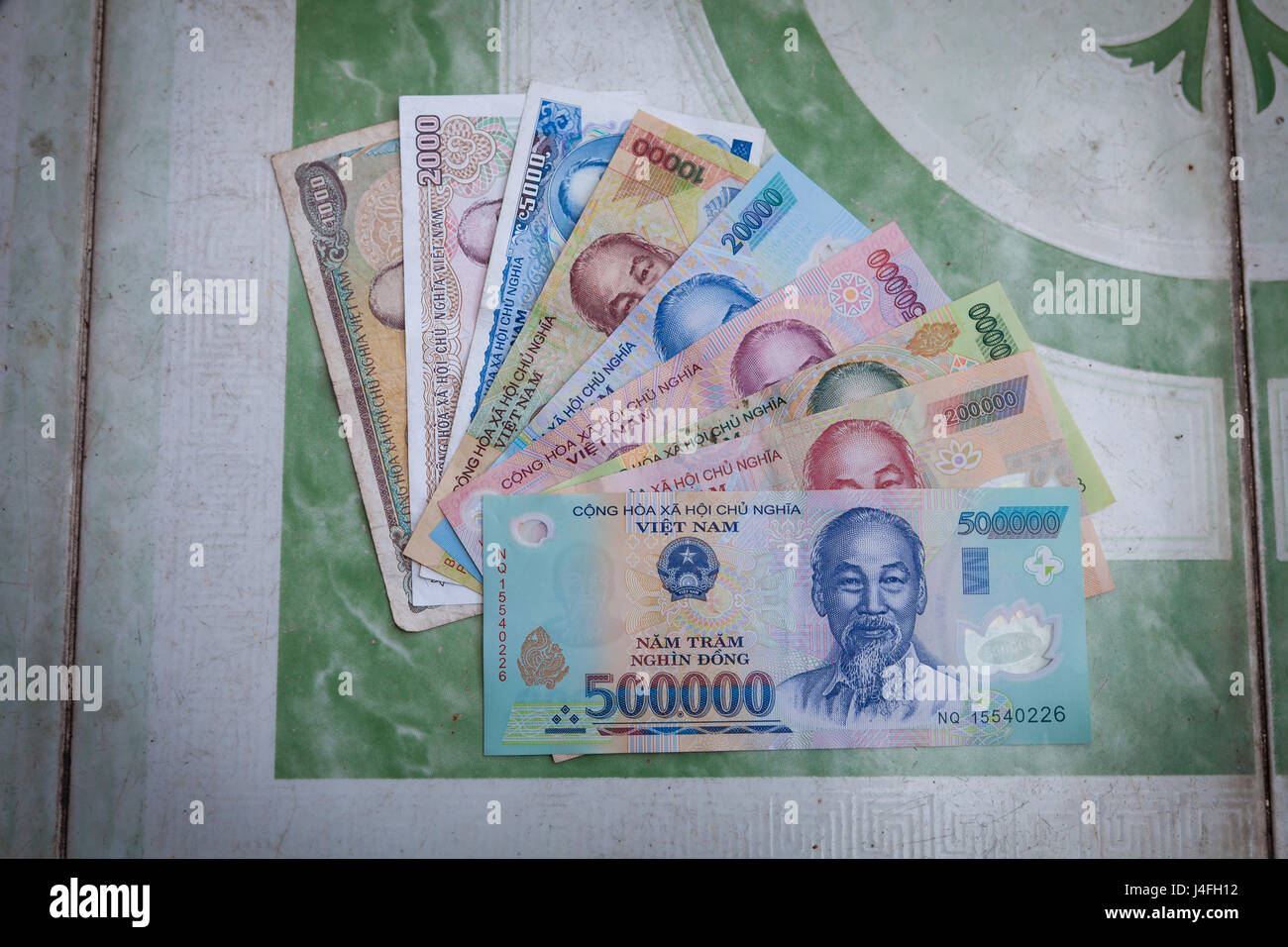 Vietnamese bank notes: 1000, 2000, 5000, 10000, 20000, 50000, 100000 ...
