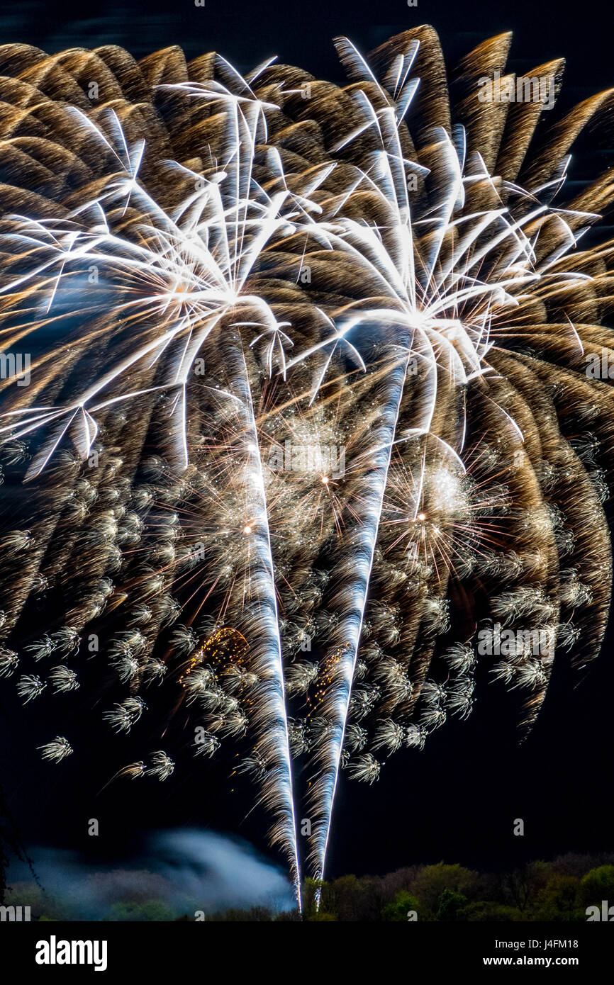 Golden fireworks burst over hi-res stock photography and images - Alamy