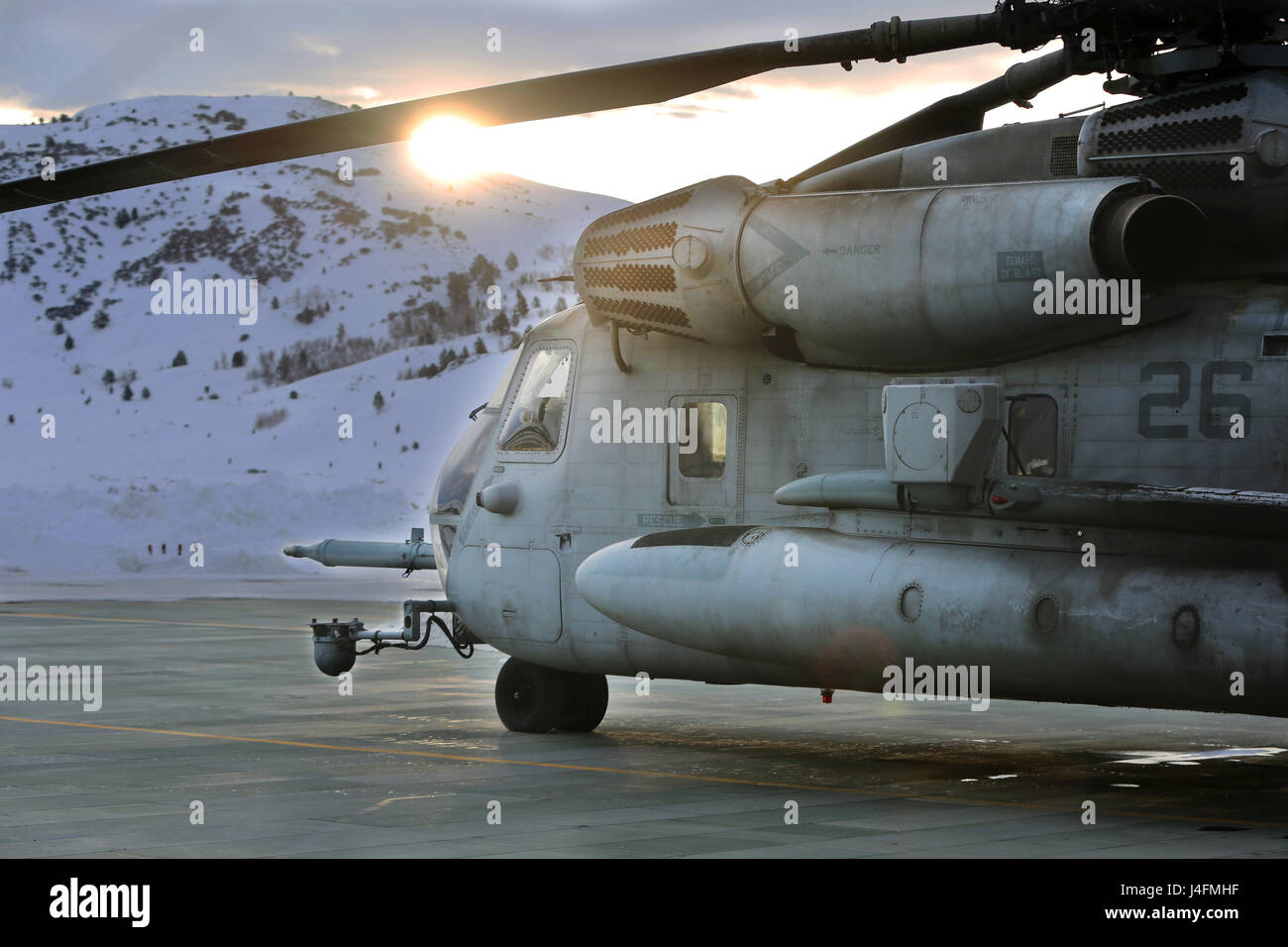 Marines with Marine Heavy Helicopter Squadron (HMH) 462 “Heavy Haulers ...