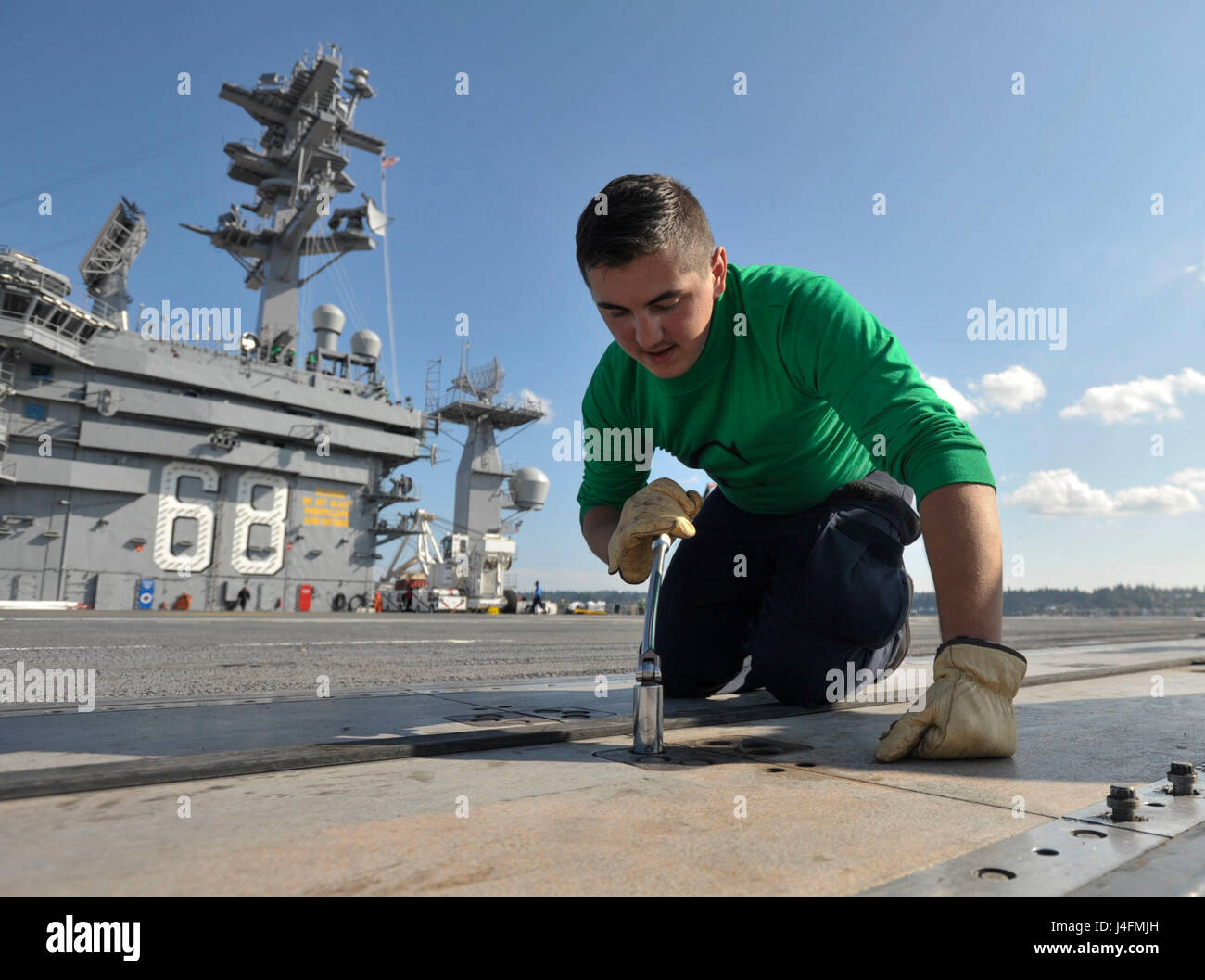 NAVAL BASE KITSAP-BREMERTON, Wash., -(September 30, 2016) Seaman John ...