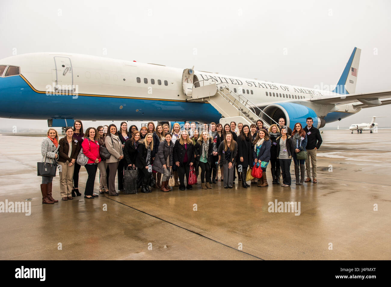 Spouses of 1st Airlift Squadron and 99th Airlift Squadron pilots ...