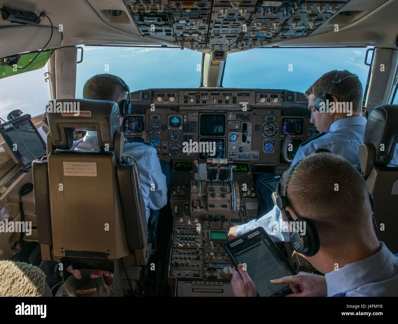 Spouses of 1st Airlift Squadron and 99th Airlift Squadron pilots ...