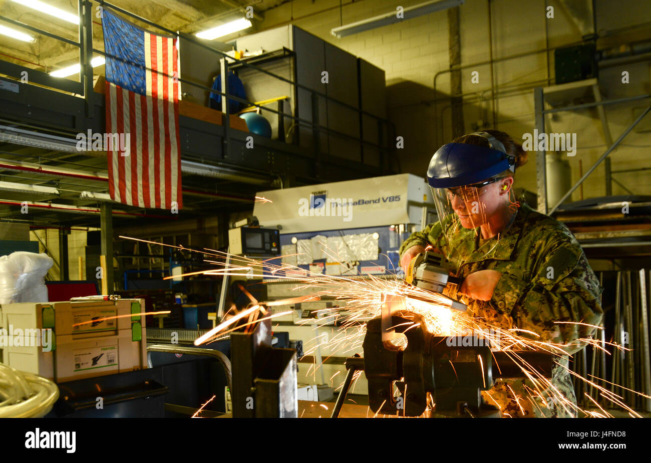 JOINT BASE ANACOSTIA BOLLING, Washington -Steel Worker 1st Class ...
