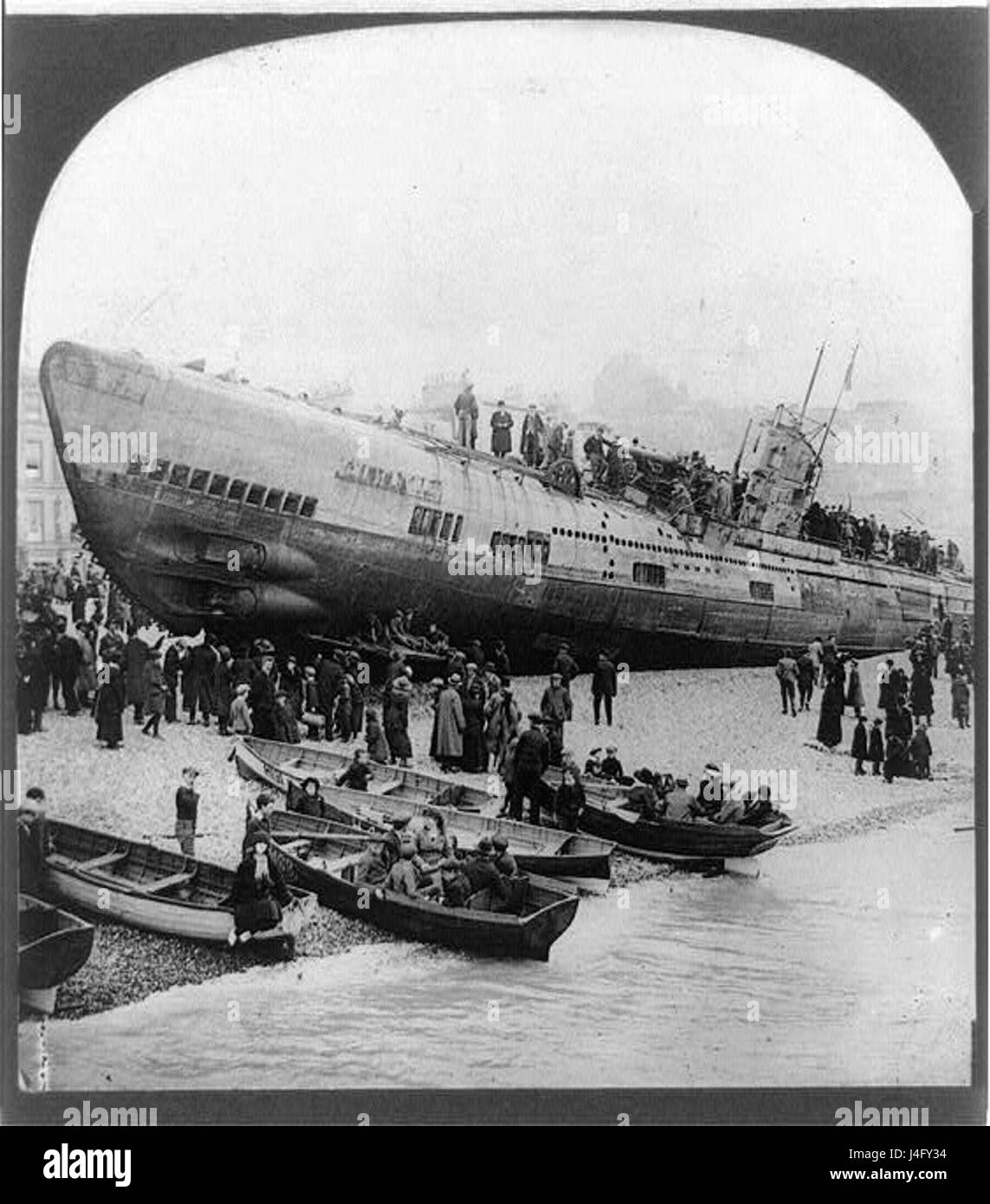 Crowded attraction Black and White Stock Photos & Images - Alamy