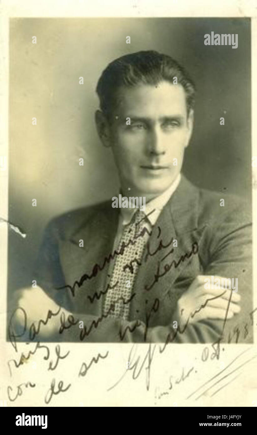 'Salarrue joven' refers to a young version or a depiction of the ...