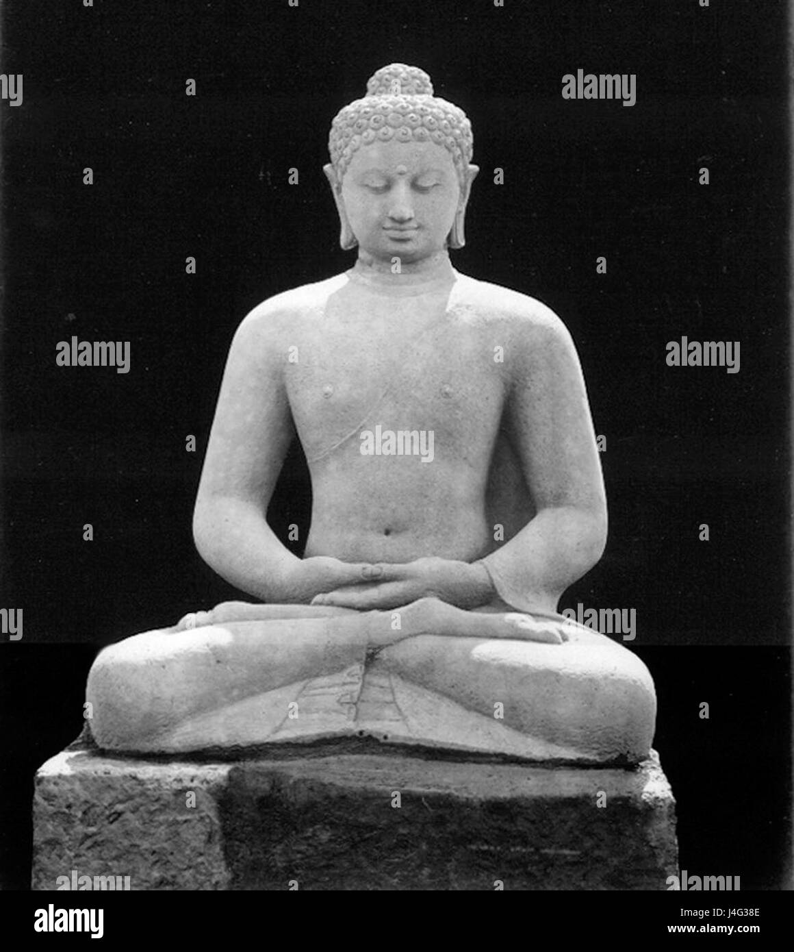 Seated Buddha Amitabha statue Stock Photo - Alamy