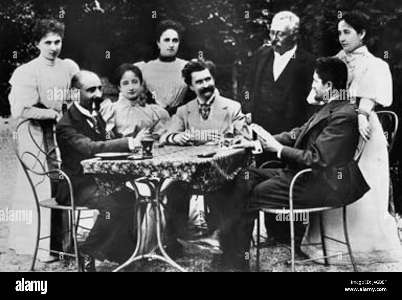 StraussFamilie refers to the famous Strauss family, known for their ...