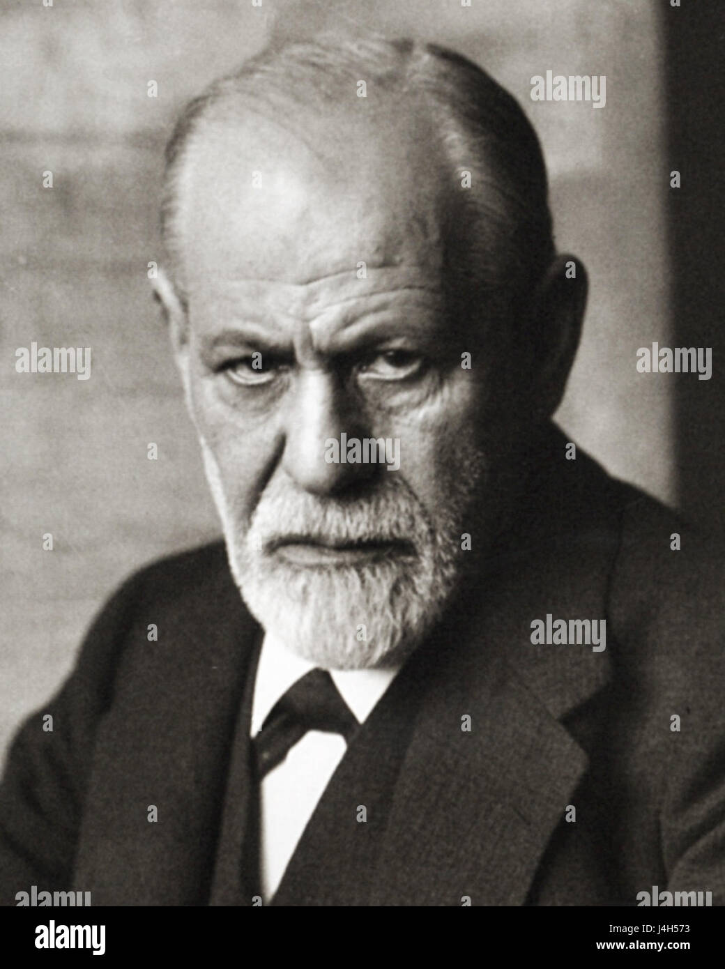 Photograph of sigmund freud hi-res stock photography and images - Alamy