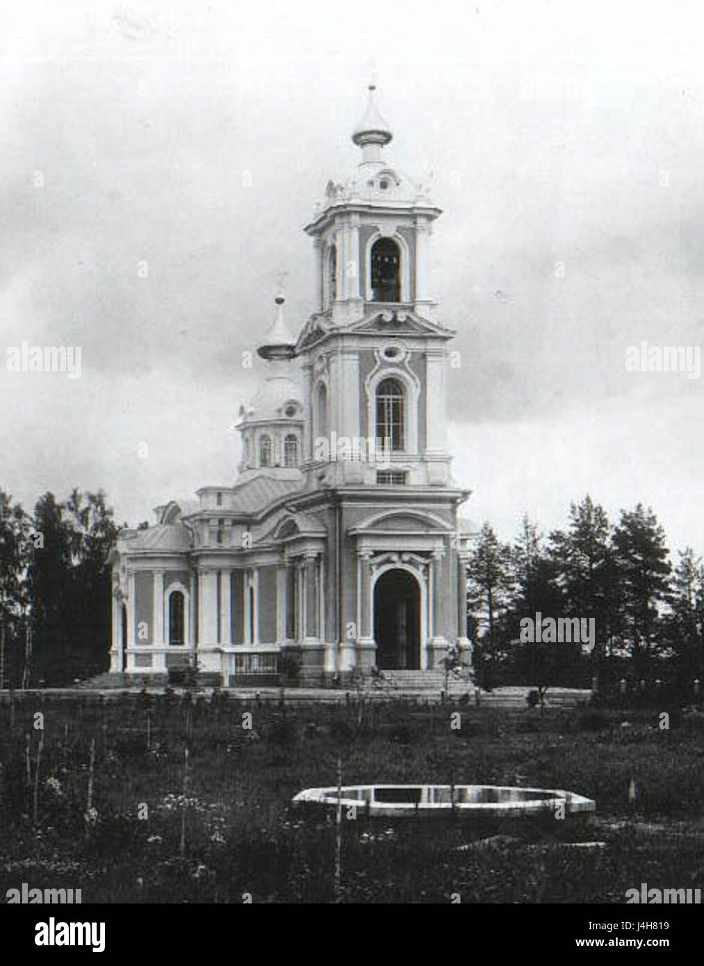 The Seraphim Church is located in the Alexander Nevsky Lavra Skit in ...