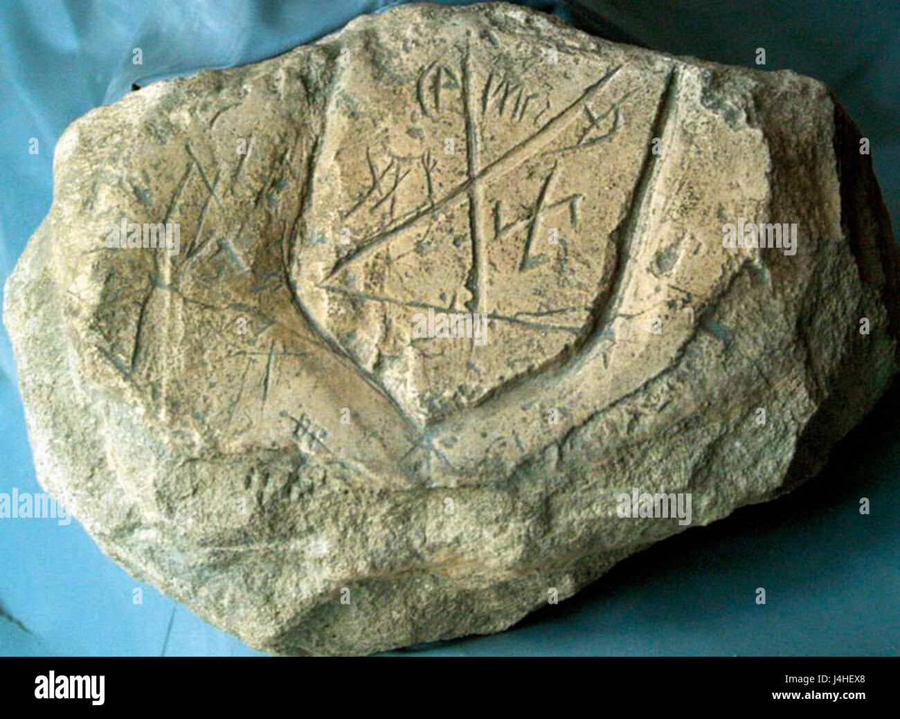 Viking shield display hi-res stock photography and images - Alamy