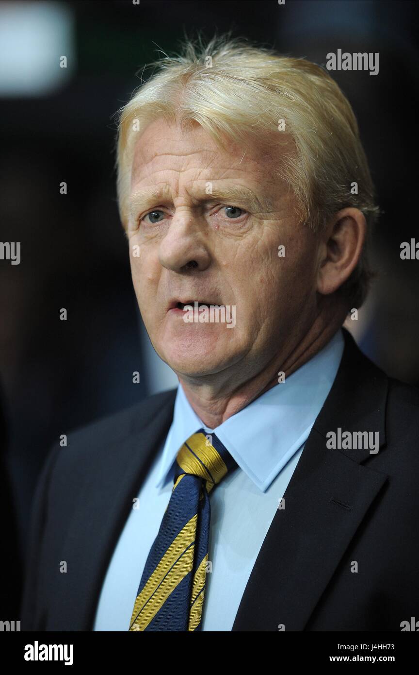 GORDON STRACHAN SCOTLAND MANAGER CELTIC PARK GLASGOW SCOTLAND 18 ...